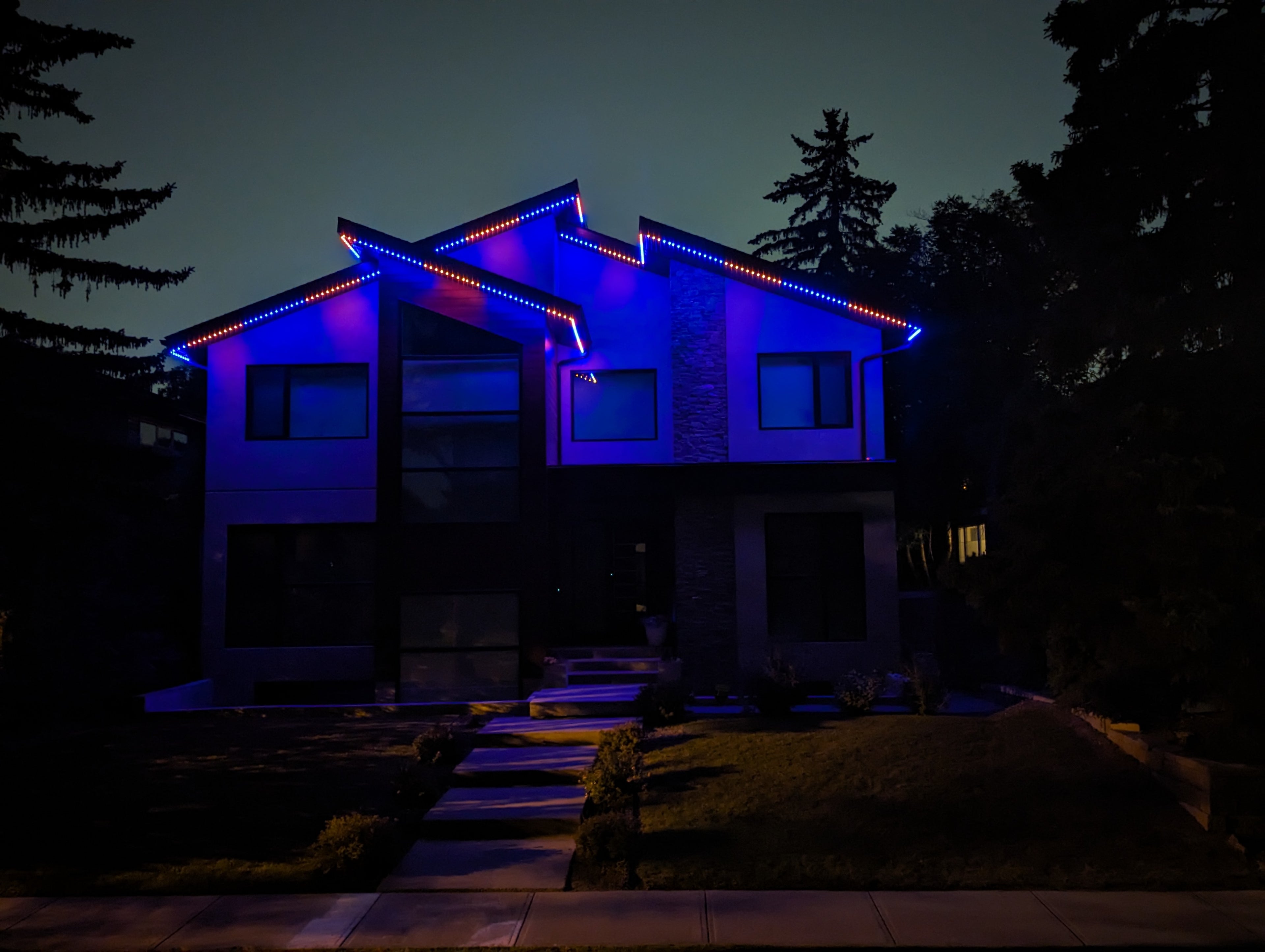 Lumedge Permanent Holiday Lighting – Drip Lightscaping Ltd.